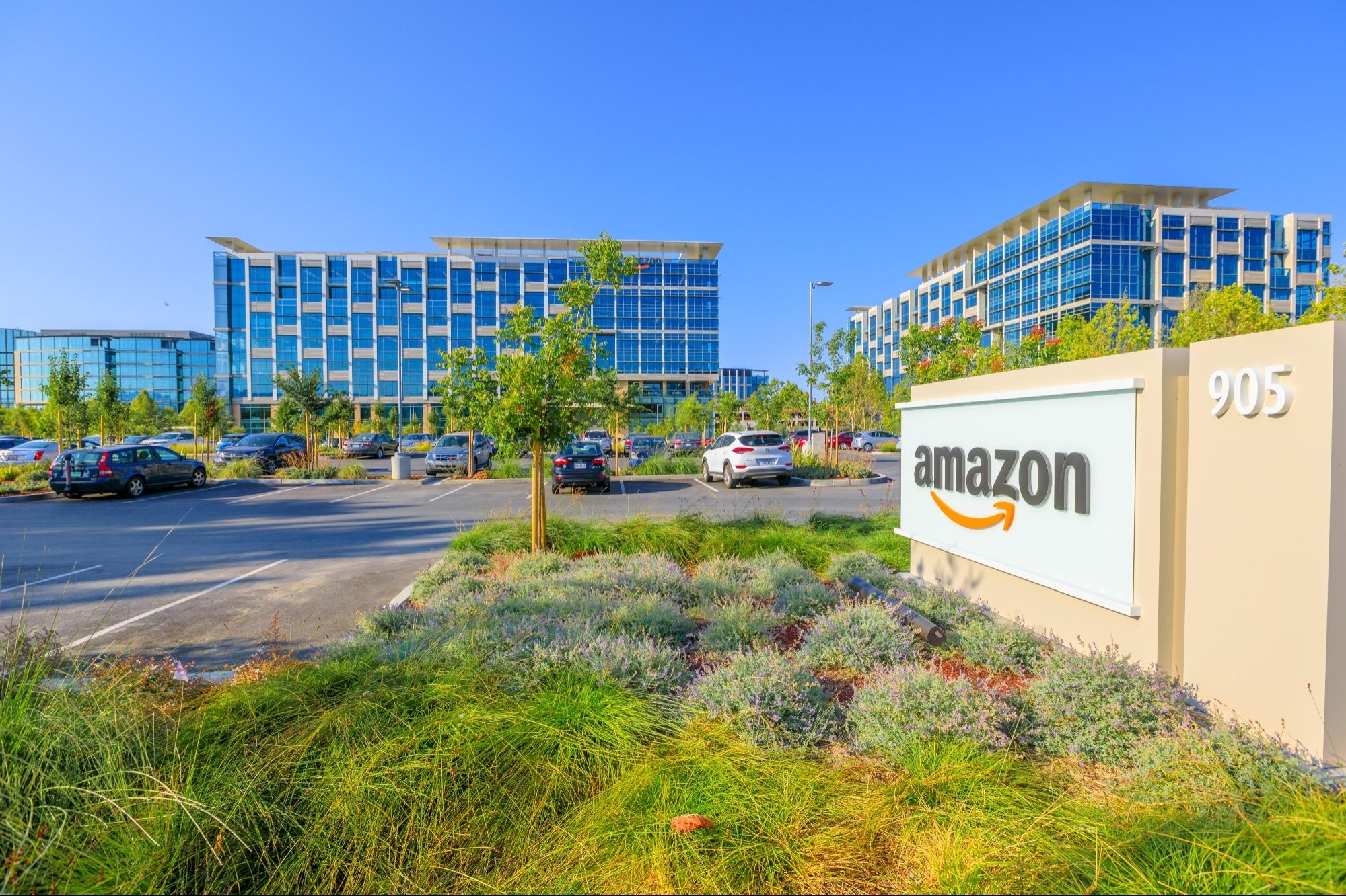 Noticia Los trabajadores de Amazon volverán a la oficina a tiempo ...