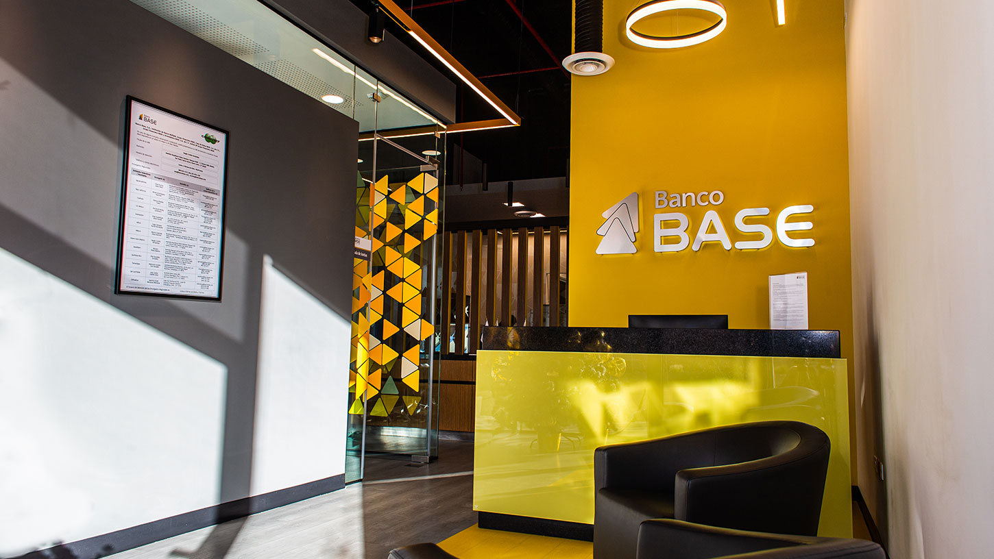 Proyecto Banco BASE - Asociación Mexicana de Interiorismo Corporativo ...